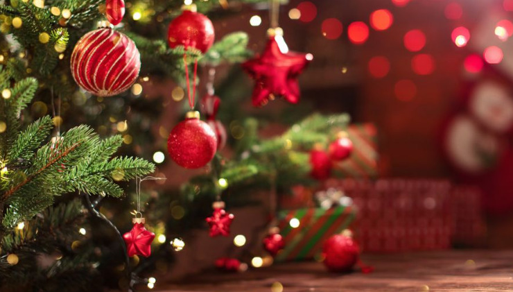 Црвени новогодишни украси за вашиот дом и елка - Reporter.mk