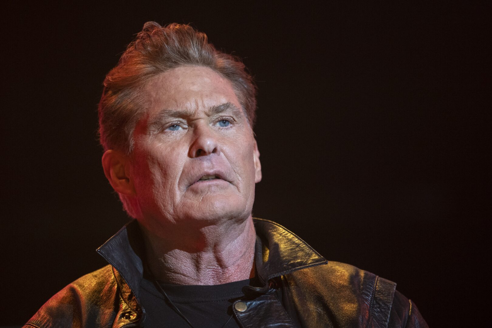 Ѕвездата на „Чувари на плажата“ забележан во тешка состојба - Reporter.mk